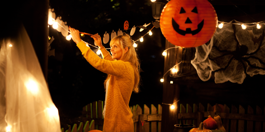 How to Create the Perfect Halloween Party Atmosphere with Decorations